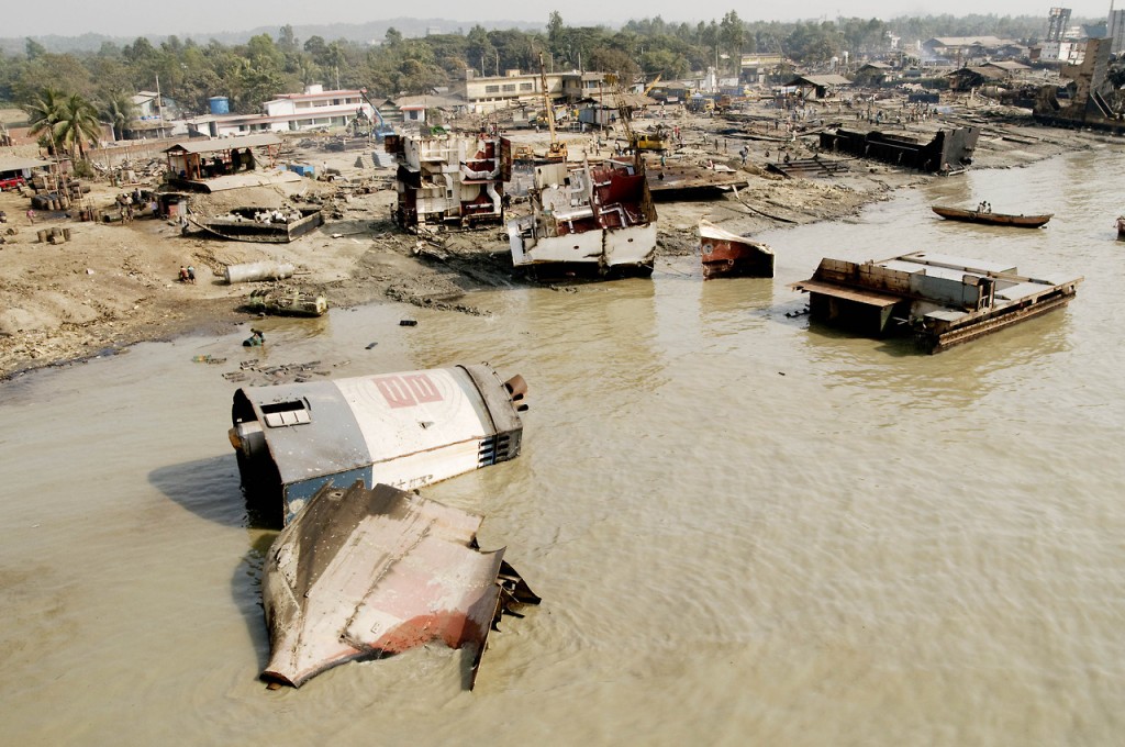 The Dangerous Work of Shipbreakers | Lost in Internet